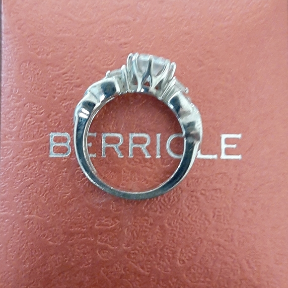Jewelry | Stunning Berricle Ring | Poshmark